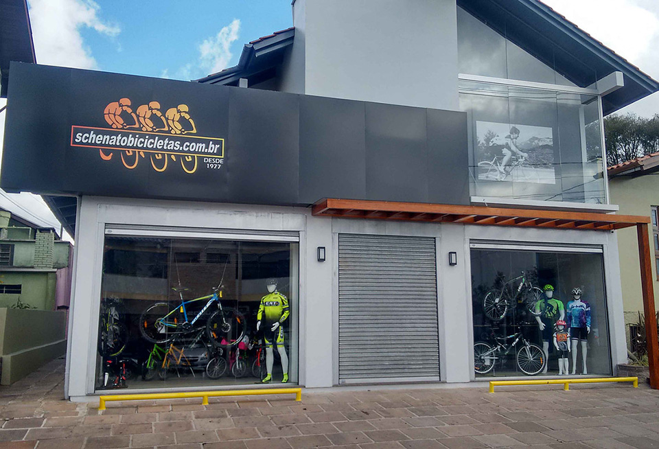 Fachadas em ACM Modernas Preta: 22 ideias para te inspirar